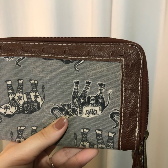 UNIONBAY | Accessories | Union Bay Elephant Wallet | Poshmark